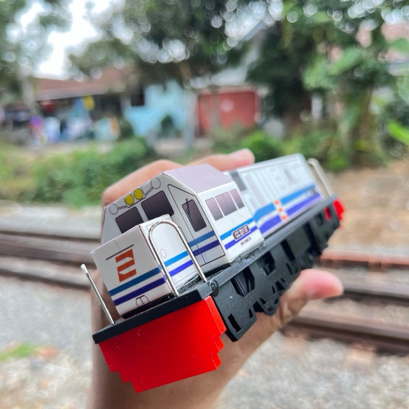 Jual Miniatur Kereta Api Lokomotif cc201 OCEAN BLUE FULL AKRILIK Mesin ...