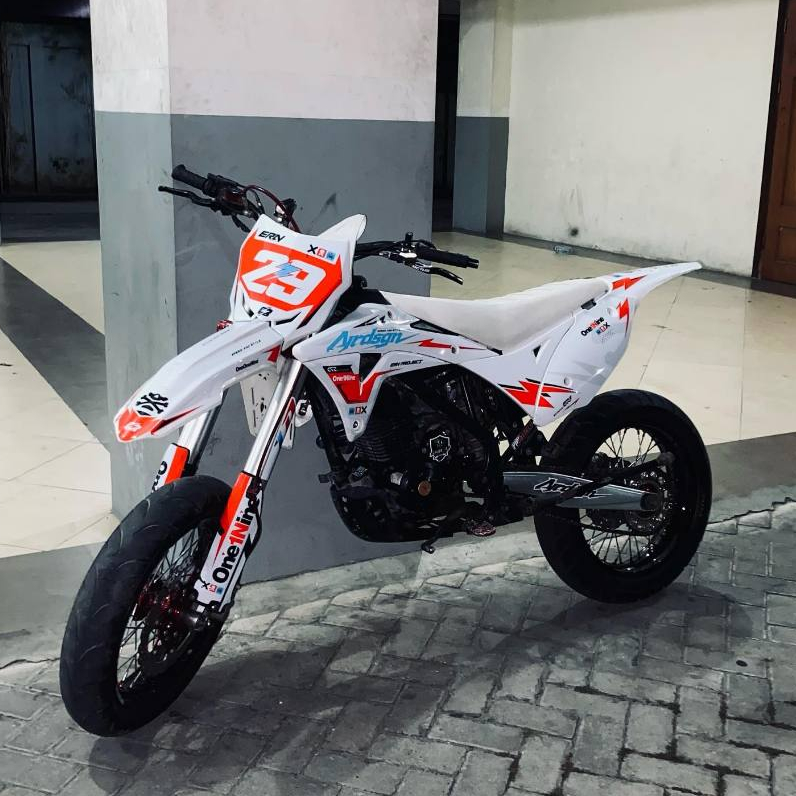 Jual DECAL KLX GORDON PUTIH ORANGE SIMPEL ONEONENINE BISA CUSTOM NAMA ...
