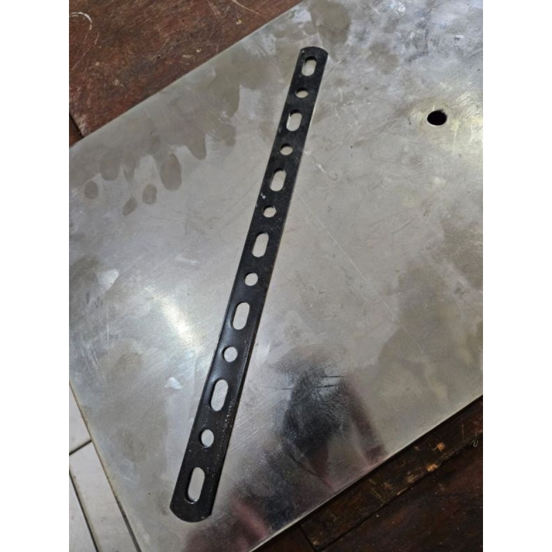 Jual BREKET BESI PLAT BOLONG HITAM STANDAR 30CM BRACKET BRAKET BREKET ...