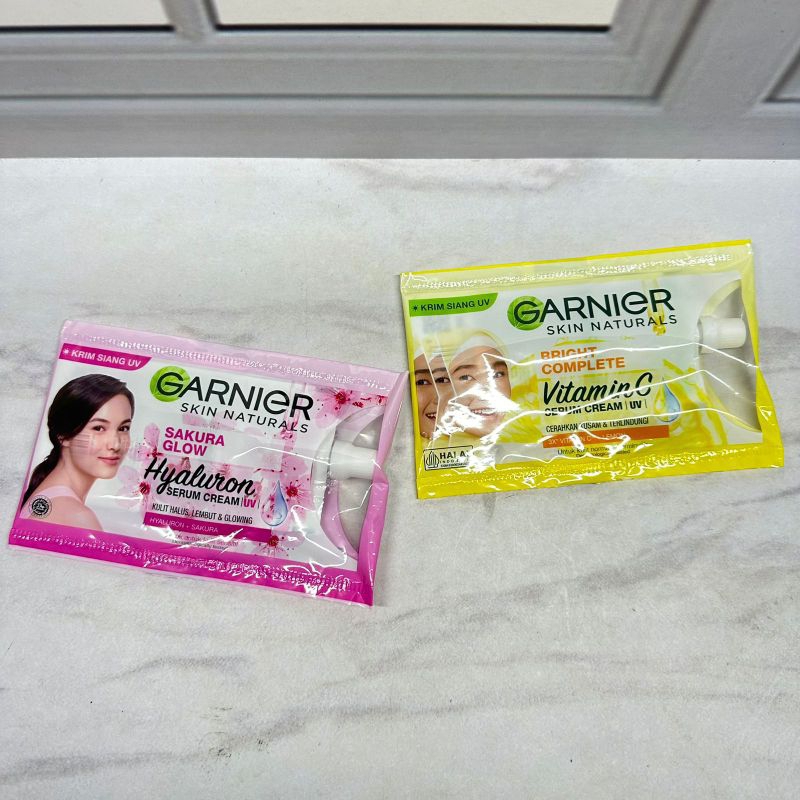 Jual Garnier Skin Natural uv cream bright comlete/sakura glow per ...