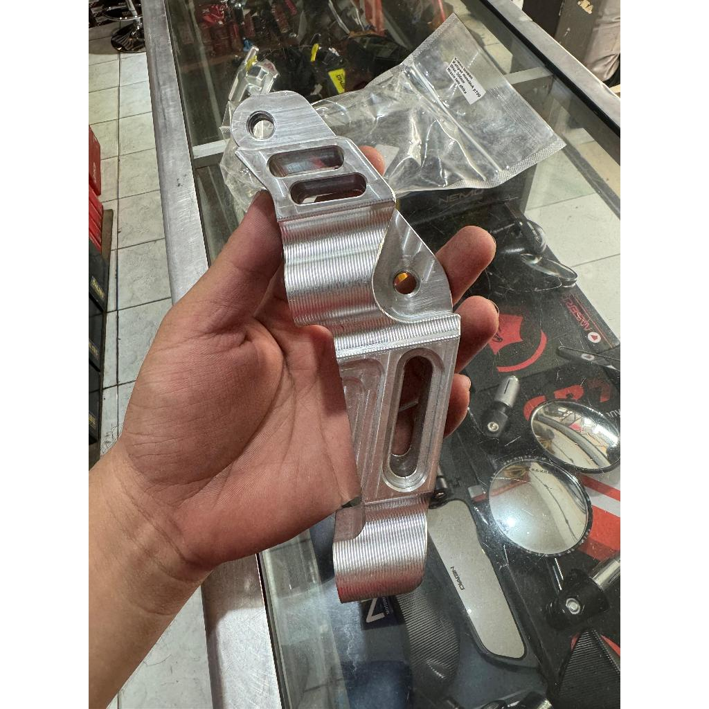Jual BRACKET / BREKET KALIPER RADIAL PITCH 100MM XMAX NMAX VARIO BEAT ...