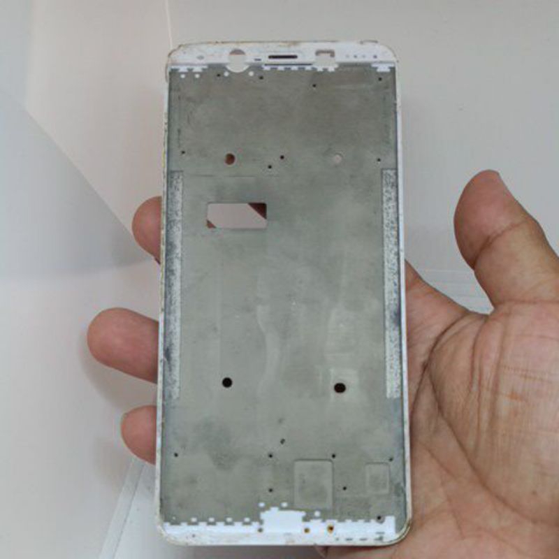 Jual frame tatakan lcd Oppo F5 / F5 YOUTH bekas Copotan pinggirannya ...