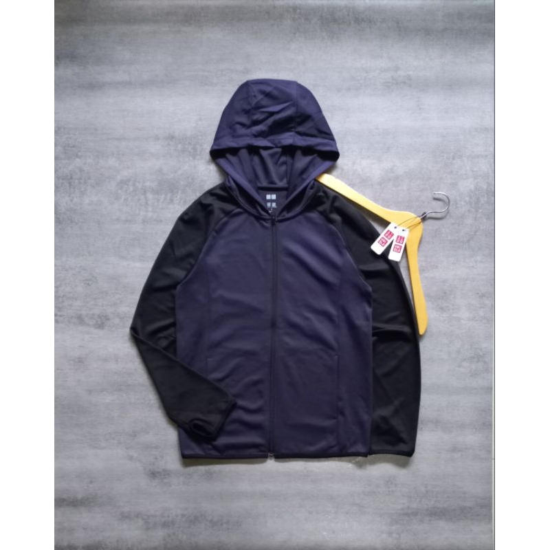 Jual UNIQLO - Jacket Running Navy & Hitam | Shopee Indonesia