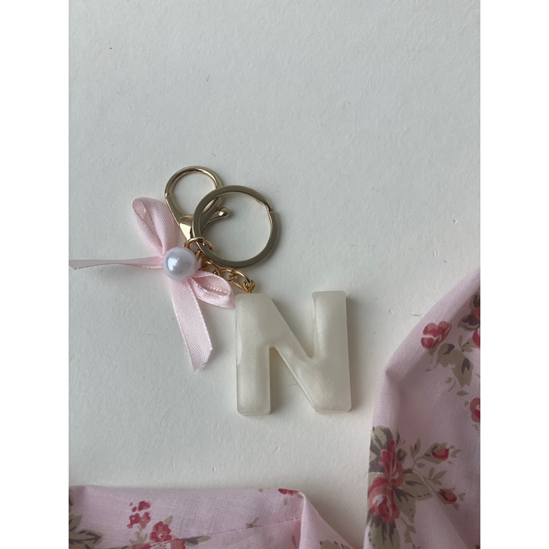 Jual Custom Resin Alphabet / Letter Keychain (COQUETTE RIBBON PITA ...