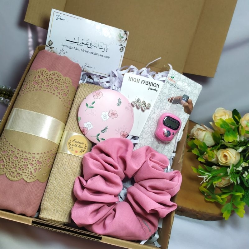 Jual PAKET N HAMPERS GIFT BOX HIJAB BELLA/ hijab KADO CEWEK / KADO ...