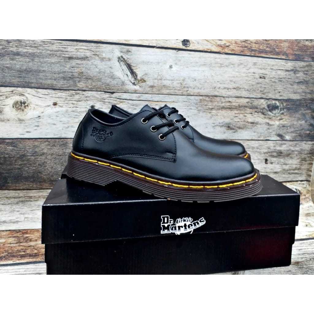 Jual FREE BOX Sepatu Dr. Martens Pria Docmart Pendek 3 Hole HITAM Ready ...