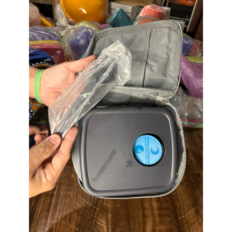 Jual Tupperware extreme meal box | tempat bekal cowo | tempat bekal set ...