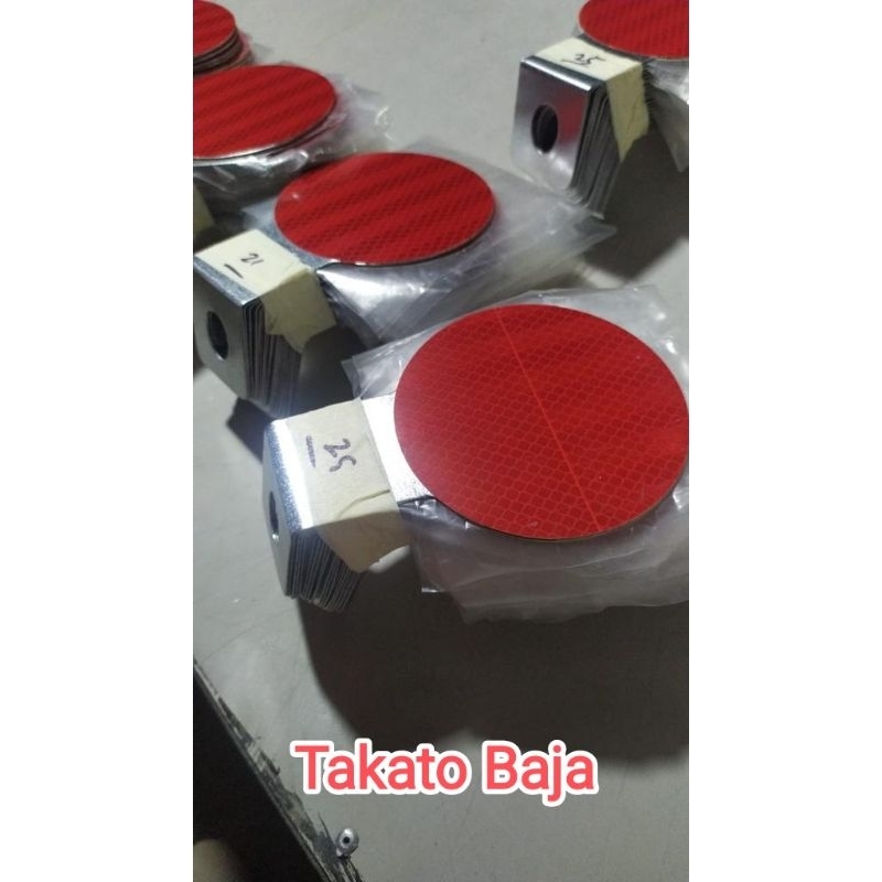 Jual Reflektor Guardrail Jalan Tol Mata kucing guardrail 10 cm | Shopee ...