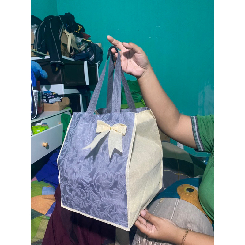 Jual (1 LUSIN = 12 PCS) GOODIE BAG TAS HAJATAN EMBOS PITA 22x22 TINGGI 30 CM / TAS HAJATAN ...