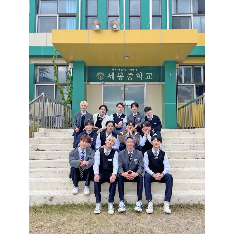 Jual JAPAN Batch December 2024 (SVT RH, Membership Card, Mercari, Donki ...