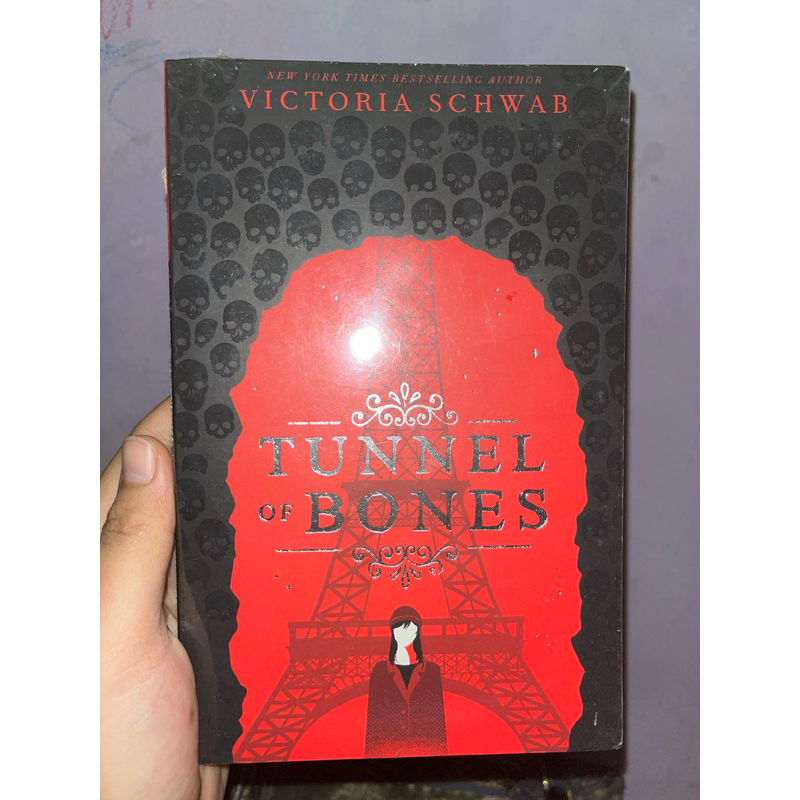 Jual BUKU : Tunnel of Bones - Victoria Schwab | Shopee Indonesia