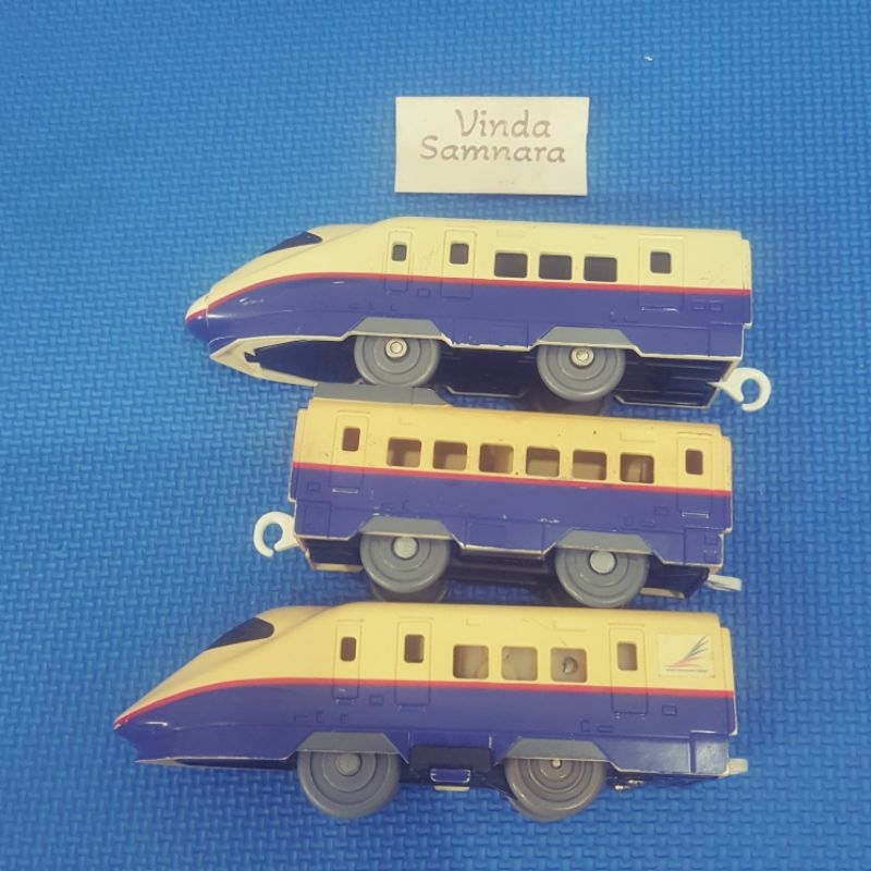 Jual Takara Tomy Plarail Shinkansen E2 With Magnet Coupling | Shopee ...