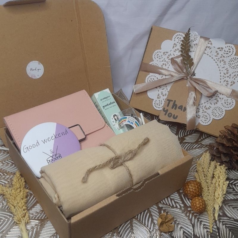 Jual Gift Box hijab dan dompet -hampers murah parfum dan kaca -hampers ...