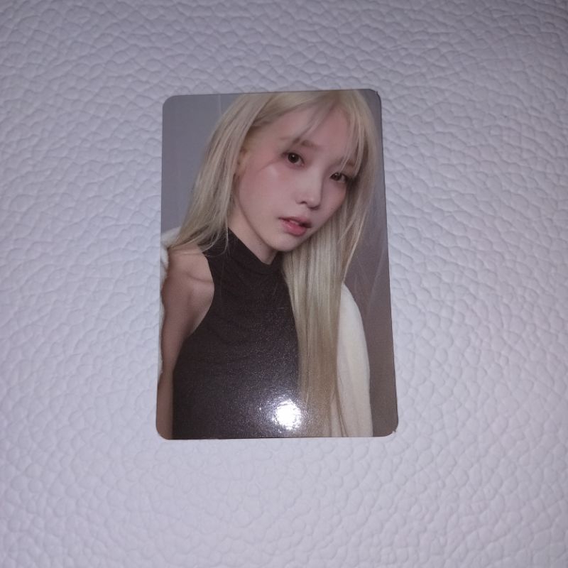 Jual Official Photocard IU Merch H.E.R World tour Concert 2024 | Shopee ...