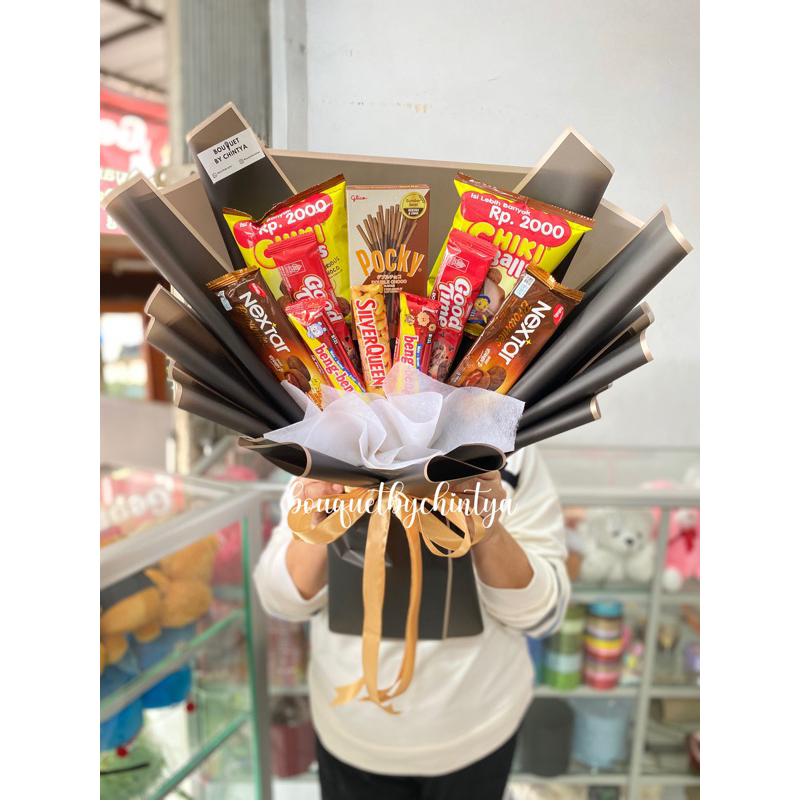 Jual BUCKET SNACK COKLAT HADIAH ULTAH WISUDA ANNIVERSARY | Shopee Indonesia