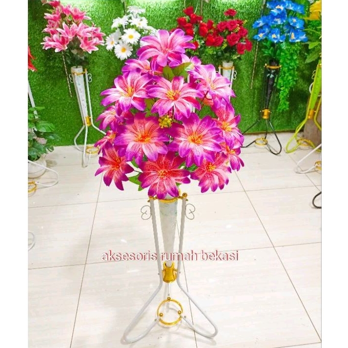 Jual BUNGA SIDUT KAMBOJA ARTIFICIAL 18 KUNTUM DENGAN POT STANDING BESI ...