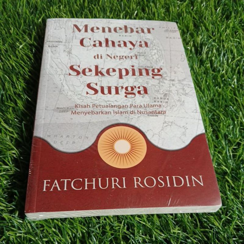 Jual BUKU MENEBAR CAHAYA DI NEGERI SEKEPING SURGA | Shopee Indonesia