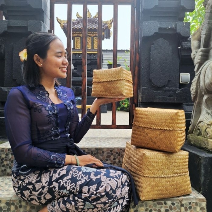 Jual nJêgot Keben Sokasi Set 3 pcs bokor wadah bunga Jegeg Khas Bali ...