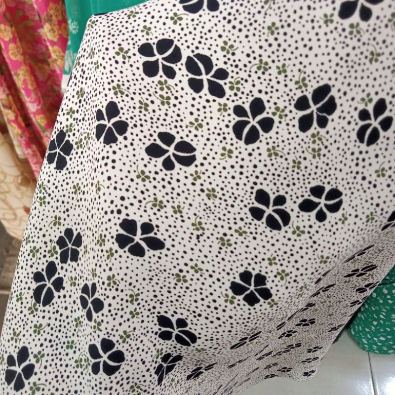 Jual Kain Zara Crepe Motif Bunga Kecil Premium - Kain Nasiji Crepe ...