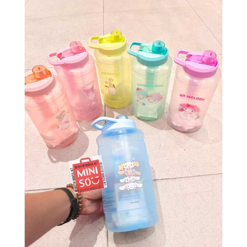 Jual MINISO x SANRIO 🆕 Botol Minum Sports Sedotan JUMBO + Lock (1900ml) Cinnamoroll / Hello ...