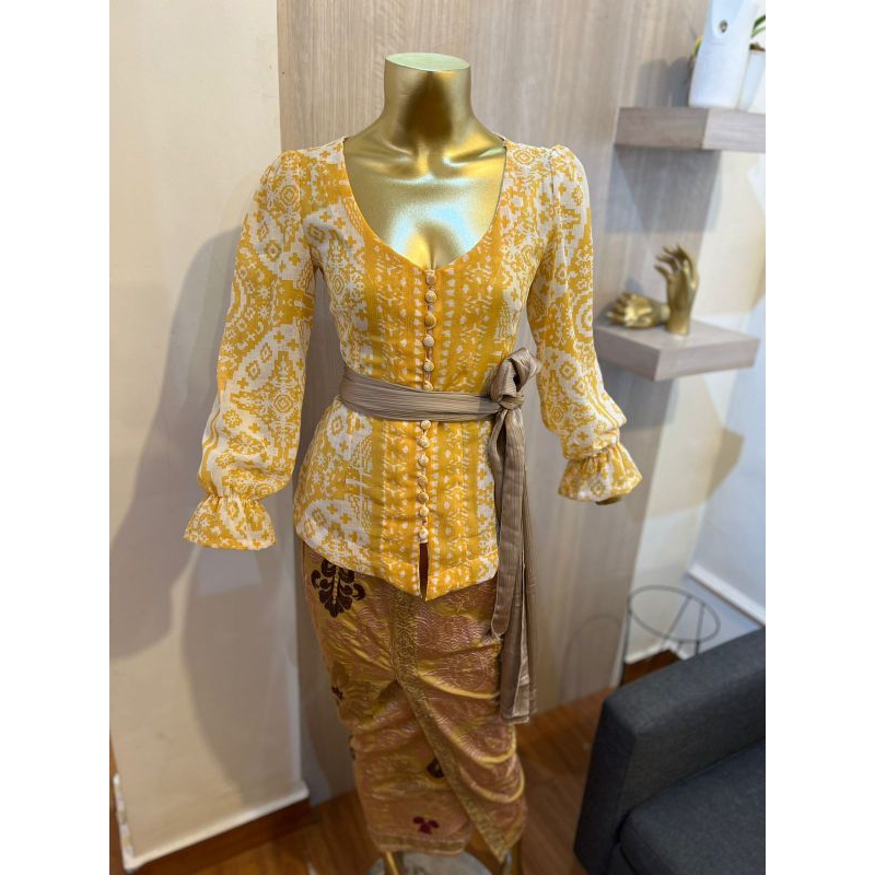 Jual Kebaya simple bahan sifon motif model kancing bungkus kuning ...