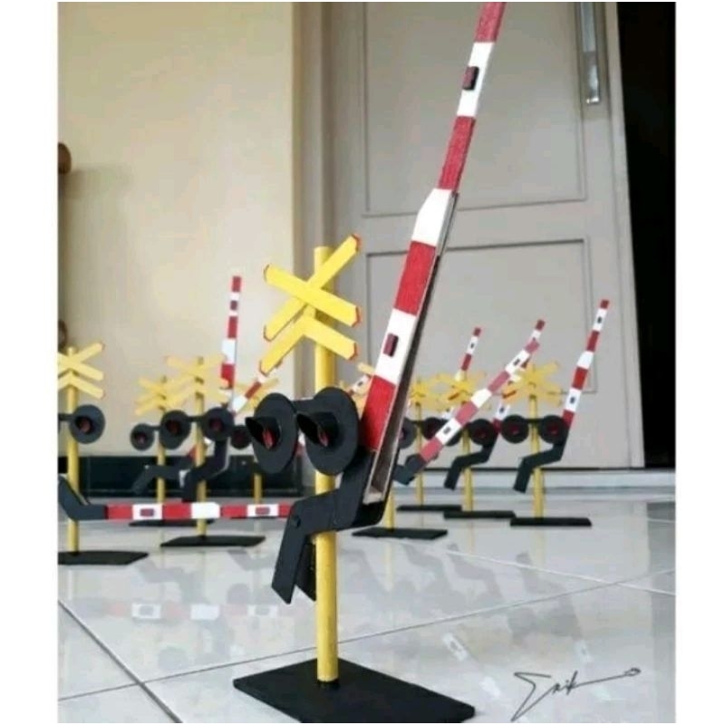 Jual Mainan palang pintu kereta api - miniatur palang pintu kereta api ...