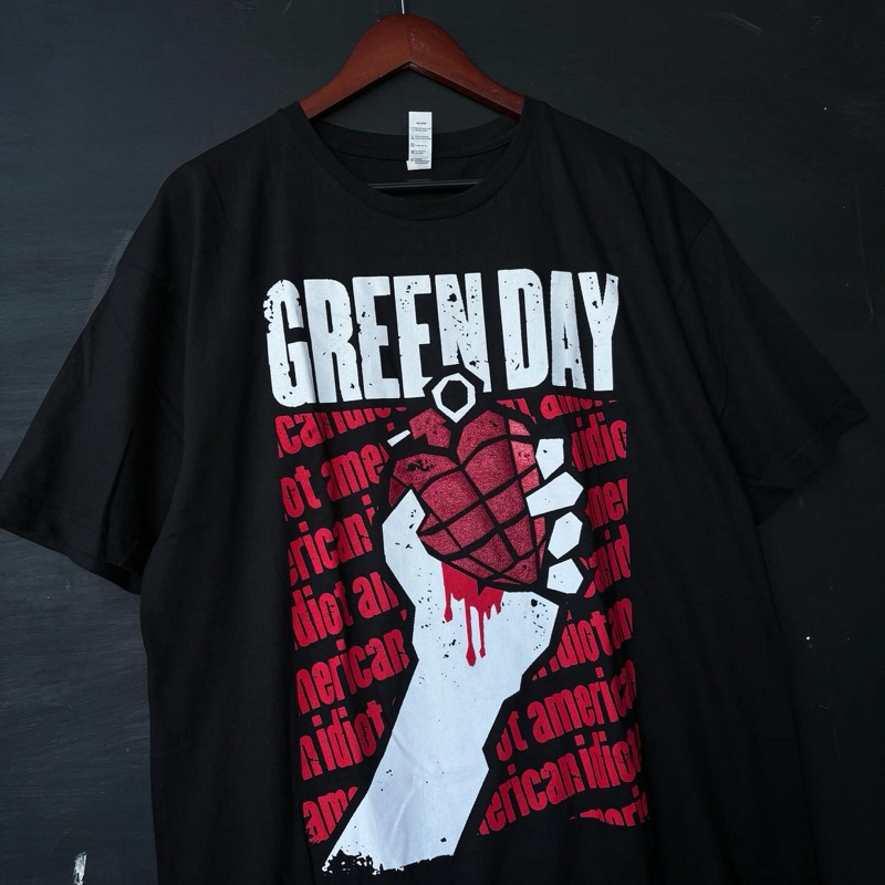 Jual KAOS BAND OFFICIAL GREEN DAY - AMERICAN IDIOT (RED GLITTER ...