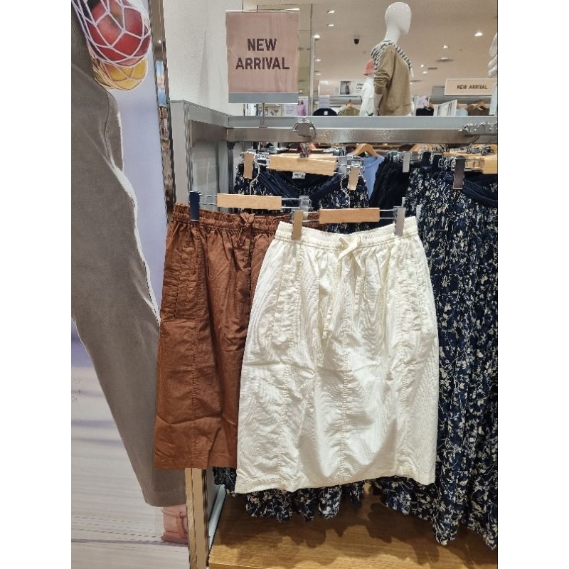 Jual Uniqlo Rok Parasut Sale | Shopee Indonesia