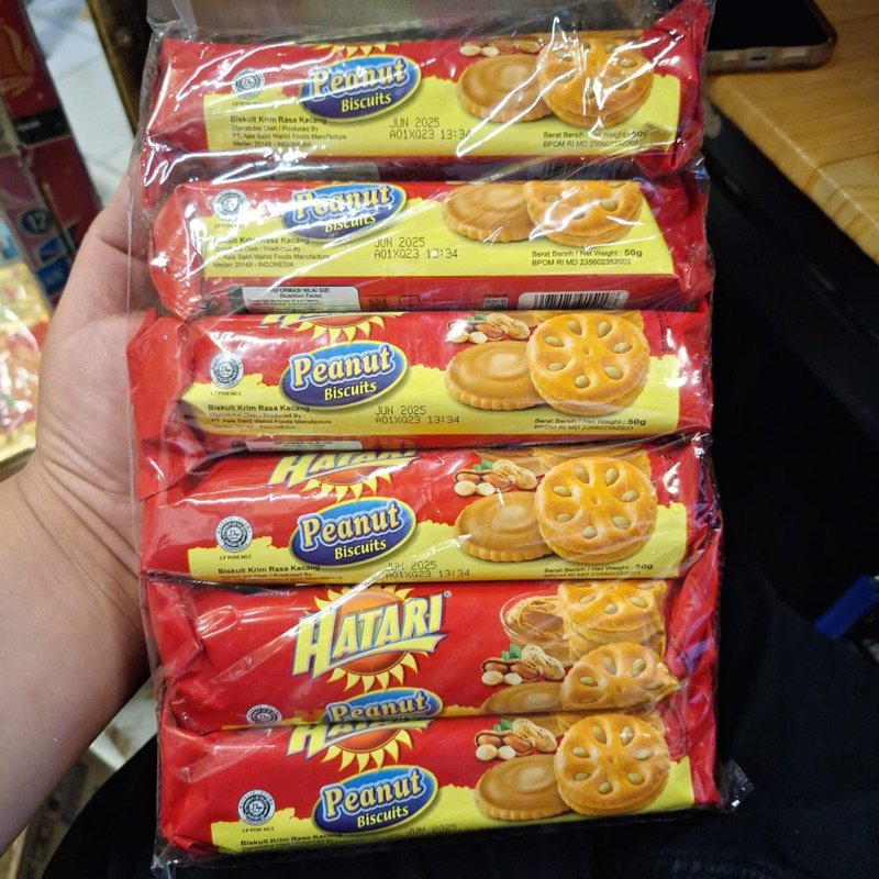 Jual HATARI PEANUT biscuits Roll 50gram | Shopee Indonesia