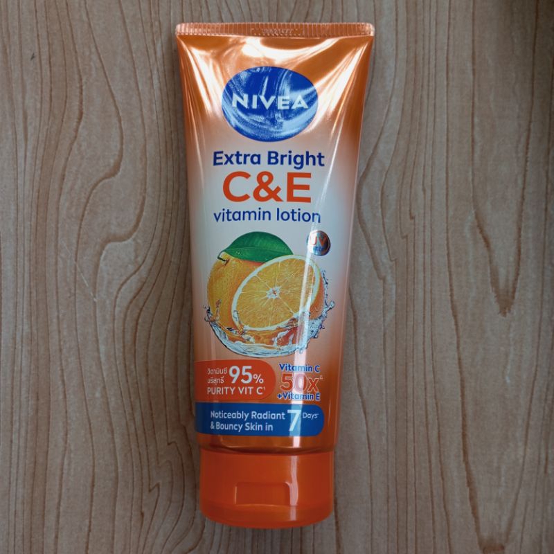 Jual NIVEA Extra Bright C&E C & E Vitamin Body Lotion Serum 320ml 320 ml jumbo | Shopee Indonesia