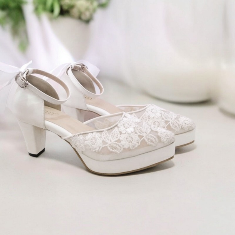 Jual SLIGHT Sepatu Sandal Renda Floral Putih Display Stock 38 Brokat ...