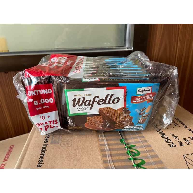Jual wafer wafello rasa coklat choco blast isi 12pcs | Shopee Indonesia