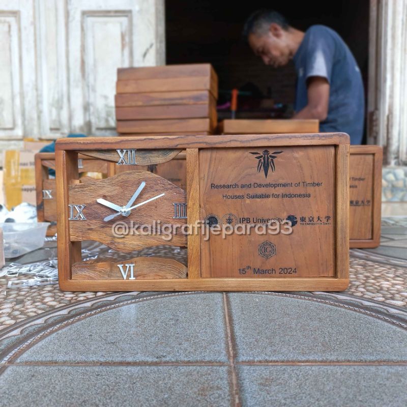 Jual Jam Dinding Custom Grafir Logo, Jam Meja Aesthetic Kayu Jati ...