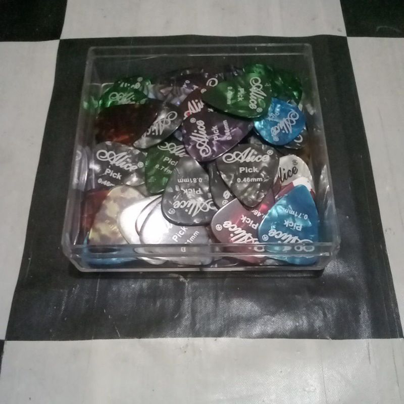 Jual pick gitar kerang 1 box | Shopee Indonesia