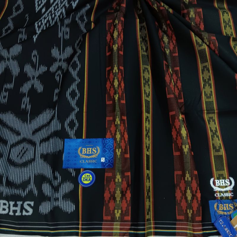Jual SARUNG BHS CLASSIC GOLD C44 DKA 5 HITAM DOBBY KAWUNG | Shopee ...