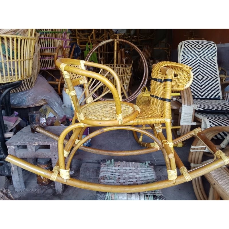 Jual mainan kuda kudaan anak rotan / kuda kudaan anak rotan alami ...
