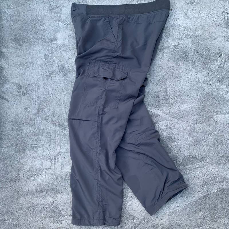 Jual Uniqlo Warmlined cargo abu abu | Shopee Indonesia