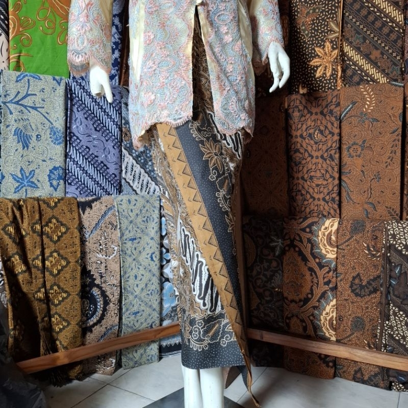 Jual Kain Jarik Rok Wiru dan Blangkon Solo Sunda Batik Motif Lereng ...