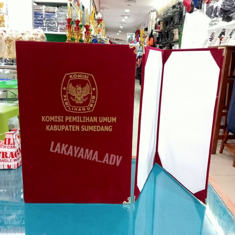 Jual map beludru custom logo KPU proses sablon tinta emas | Shopee ...
