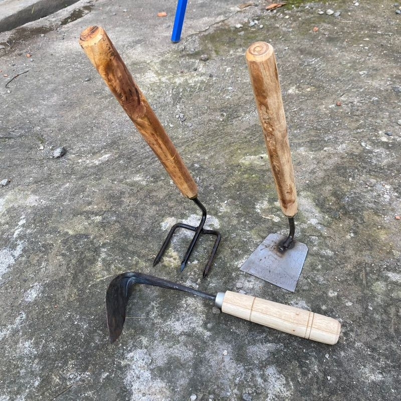 Jual Paket Murah 3 pcs cangkul mini gagang kayu garuk 3 gigi dan kored ...