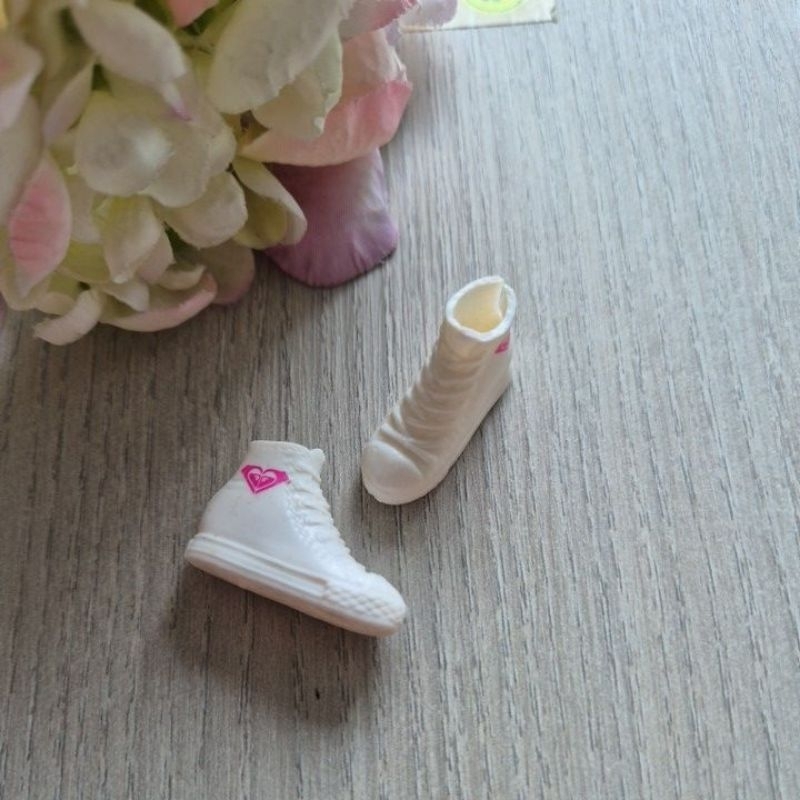 Jual Sepatu casual Barbie Mattel roxy fit curvy | Shopee Indonesia