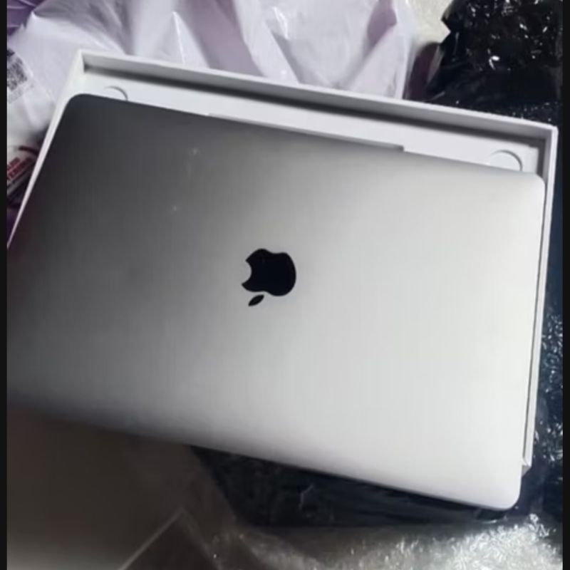 Jual Macbook Air 2020 M1 13 inch 256 GB Second | Shopee Indonesia