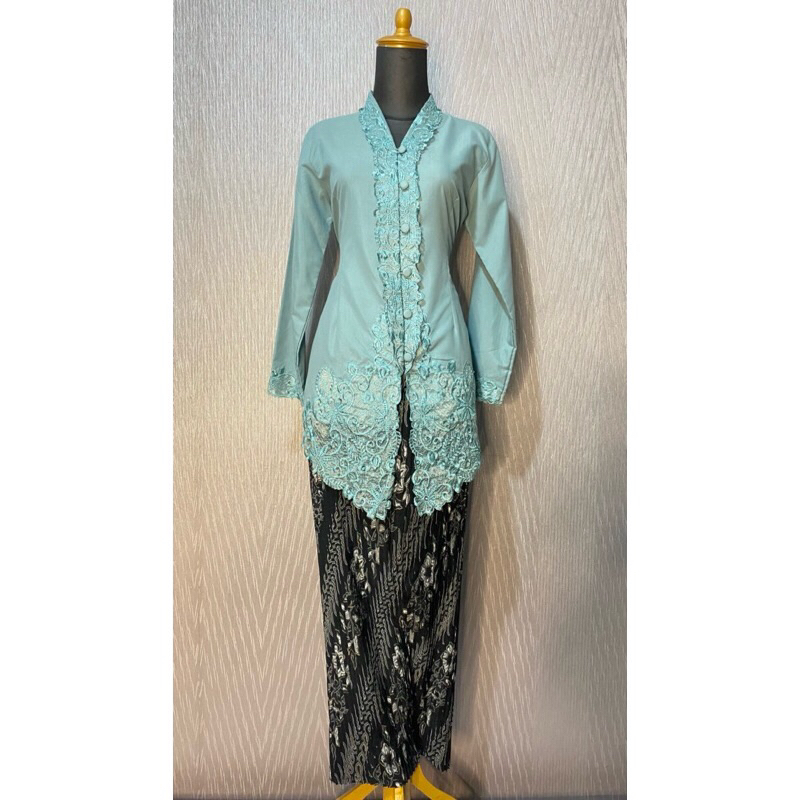 Jual Sabbi02 ~Oneset Kebaya Encim Bordir Kartini Modern dan Rok plisket/Set kebaya bordir senada ...