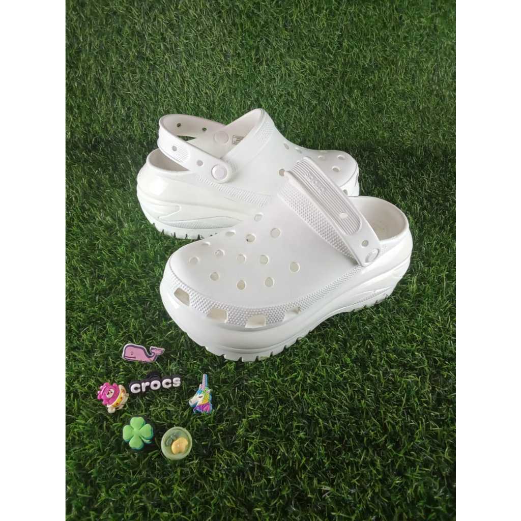 Jual SANDAL / SENDAL CROCS ORIGINAL MEGA CRUSH - WHITE M4/W6-36 ...
