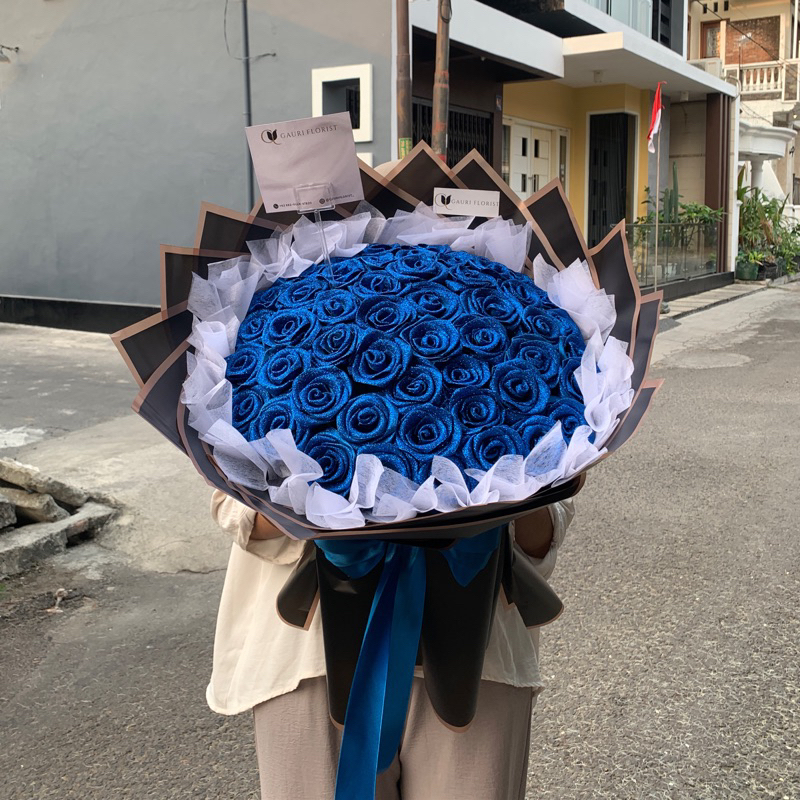 Jual 50 Tangkai Blue Rose Glitter Bouquet Gauri Florist Kediri | Bucket ...