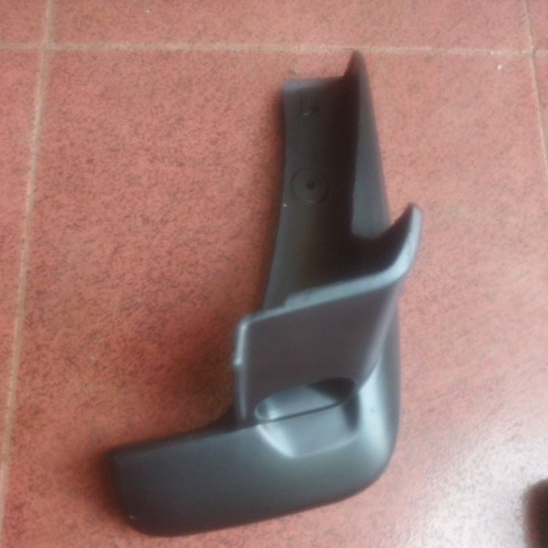 Jual mudguard karpet lumpur nisan Serena c24 original kanan depan ...