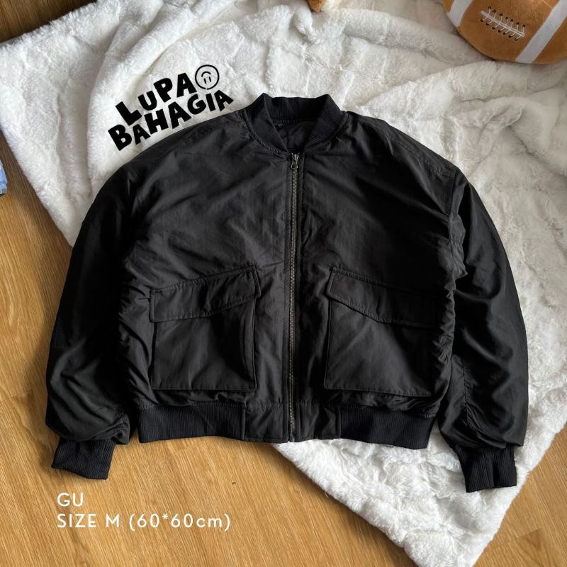 Jual GU by UNIQLO Black Big Pocket Bomber Jaket size fit M Boxy | 100% ...