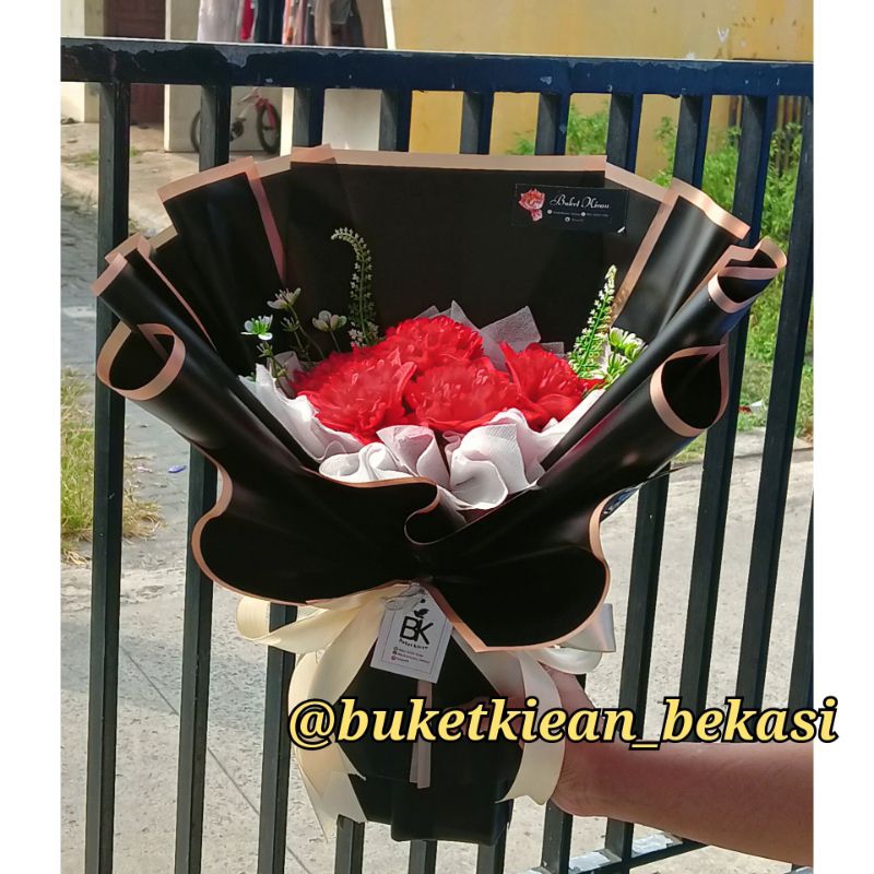 Jual buket bunga mawar / buket wisuda / buket bunga / buket anniversary ...