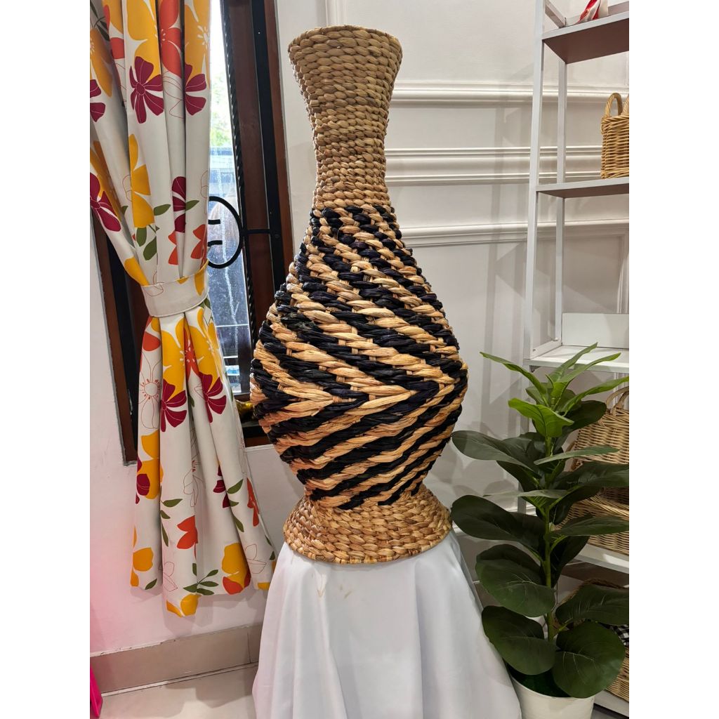 Jual Guci / Vas Bunga Anyaman Enceng Gondok Variasi Hitam Tingi 90cm ...