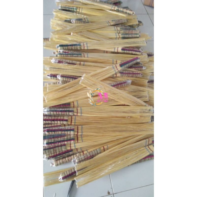 Jual Penebah Kasur lidi/Sapu lidi Batang Kelapa 70cm | Shopee Indonesia